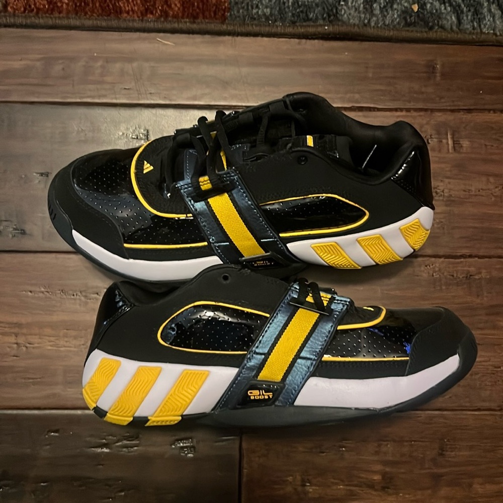 '22 Agent Gil Restomod 'Black Bold Gold' - Gem